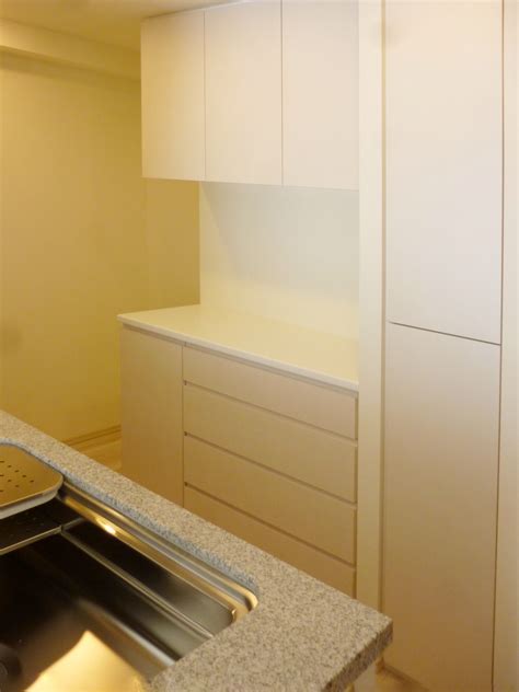 マンションの標準仕様！？パントリーと馴染んだキッチン壁面収納が完成！ 東京都の施工事例【オーダー食器棚ベーシック】│オーダー家具専門店