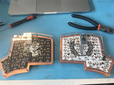 Iris Split Mechanical Keyboard Build
