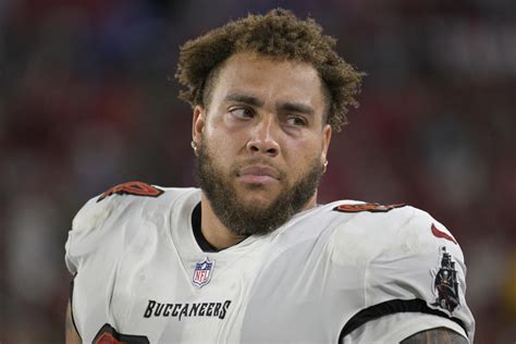 Bucs G Aaron Stinnie Carted Off With Knee Injury Yahoo Sports