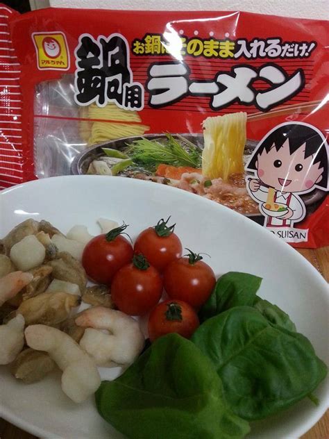 「ちびまる子ちゃん鍋用ラーメン」を使った「大人味のシーフードトマト鍋」のレシピ ちびまる子ちゃん Official
