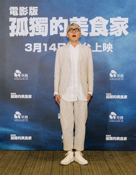 哪個記者問是不是假吃的？是不是沒看過日劇？？ 附上電影公司新聞稿其中一段 松重豐雖然在本系列吃了不少美食，仍舊保持完美體態，對此松重豐透露