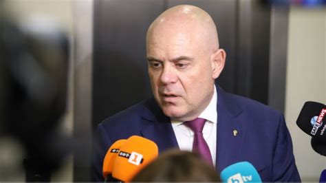 Гешев на разпит в НСлС Акцията в Митниците и смяната на Живко Коцев са