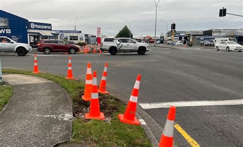 Rotorua Crash Car Takes Out Two Sets Of Traffic Lights At Sunset And