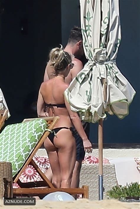 Kristin Cavallari Sexy Spotted Kissing Her Boyfriend Jeff Dye During A