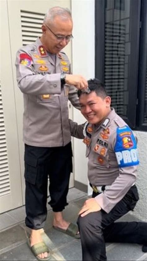 Momen Anggota Polisi Dicukur Gundul Sama Jenderal Bintang Bahagia Bakal Jadi Perwira