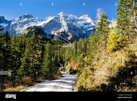 Herbstlandschaft Im Karwendelgebirge Stock Photo Alamy