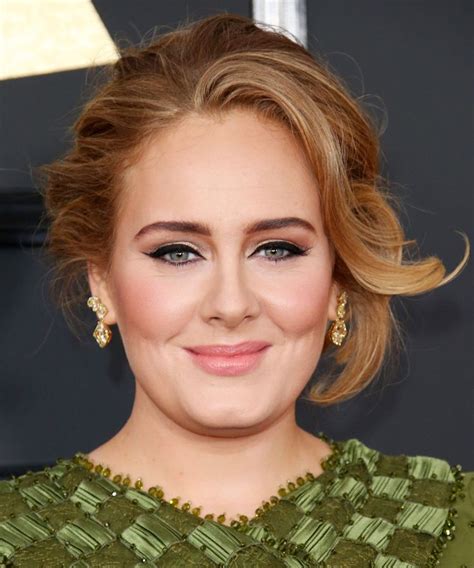 Adele Is Finally Bringing The Asymmetrical Bob Back Messy Bob Hairstyles Back Of Bob Haircut