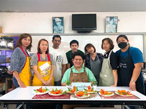 งานแกะสลัก โรงเรียนฝึกอาชีพกรุงเทพมหานคร หลวงพ่อทวีศักดิ์