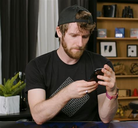 Boomers Handling Phone Daily Be Like R Linustechtips