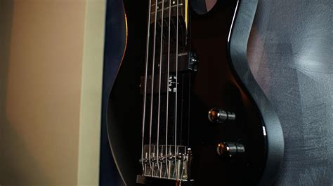 Basso 5 Corde Ltd 7480101 Su Mercatino Musicale In Bassi Elettrici