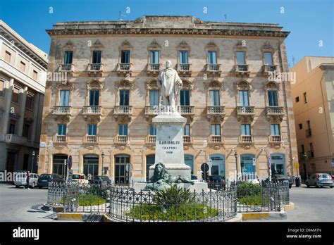 Statue Of Garibaldi Trapani Sicily Italy Statue Von Garibaldi Trapani