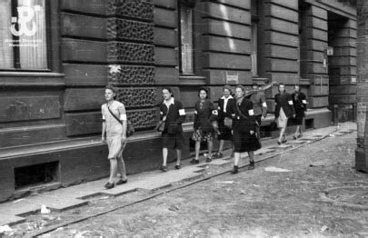Ubiór Kobiet W Powstaniu Warszawskim