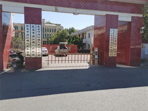 江西赣州龙南市渡江镇政府无人值守停车场 停车场管理收费系统车牌识别一体机视频车位引导反向寻车高速数字道闸