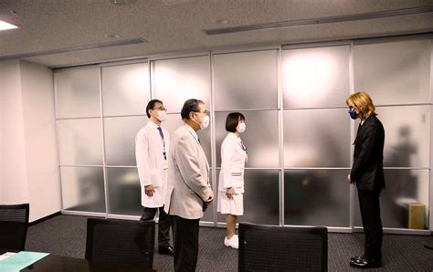 Yoshiki、紺綬褒章受章式にて紺綬（メダル）を授与される！「栄誉な章をいただき大変光栄に思います」 画像一覧（48） The