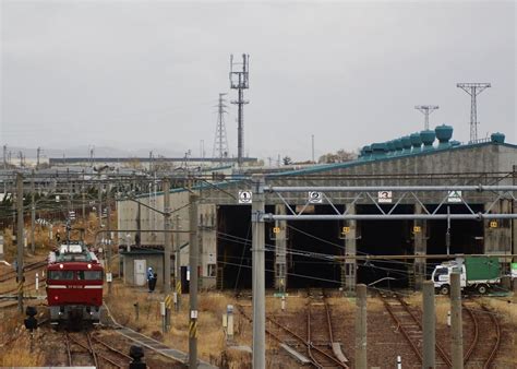 Yokota4839 On Twitter Rt 3010b H5h2 定期使用がなくなり縮小工事中の旧青森車両センターに現れたef81