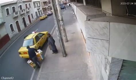 Conductor Atropella Y Mata A Abuelitos En Ecuador Video