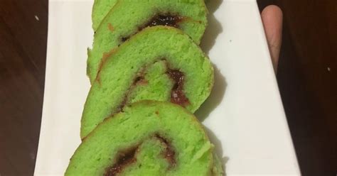 Resep Bolu Gulung Pandan Strawberry Jam Oleh Disti Tuanaya Cookpad
