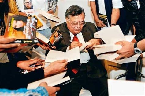 Surender Mohan Pathak With Fans At The World Book Fair 2014 In New