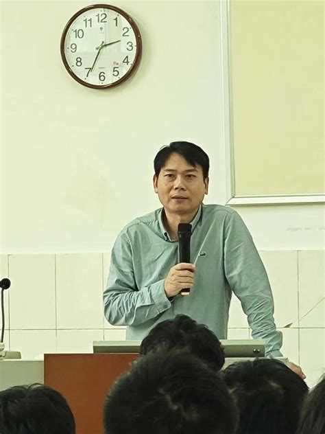 中国农业大学朱俊峰教授为我院师生作 中国粮食安全与农业机械化发展专题讲座 河南牧业经济学院经济与贸易学院