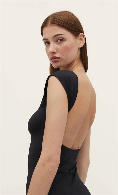 Cinco Vestidos Con Escote En La Espalda De Lo Más Especiales Para Lucir
