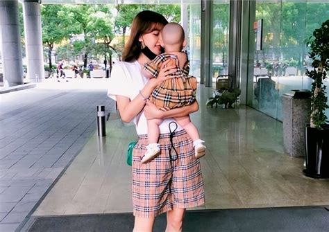 婴儿几个月可以坐抱（为什么宝宝喜欢被抱着走动） 幼儿百科 魔术铺