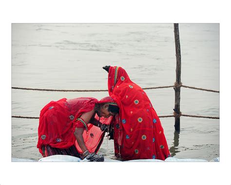 Alfred Yaghobzadeh Photography Indian Hindu Devotees Washing During