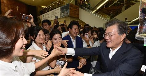 문재인 대통령 직무수행 평가 잘한다 78지지율 고공행진 계속