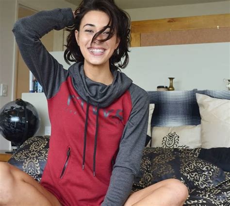 Danielle Robertson Rprettygirls