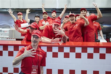 에프지코리아 파이브가이즈 2호점 직원 채용 실시 전자신문