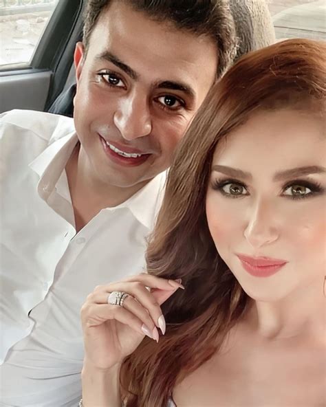 نجمة أراب آيدول إيناس عز الدين تحتفل بعودتها لزوجها بعد طلاق عامين
