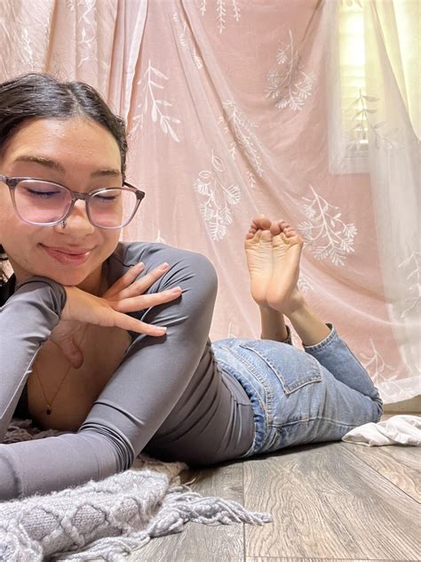 Asian Soles Teen Feet Fetish Pic 💜 Feetplaza