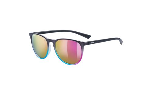 Las Gafas De Sol Rosadas Tendencia De Moda En El Verano Europeo Infobae