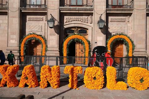 Xantolo se apodera de las calles del Centro Histórico de SLP Líder