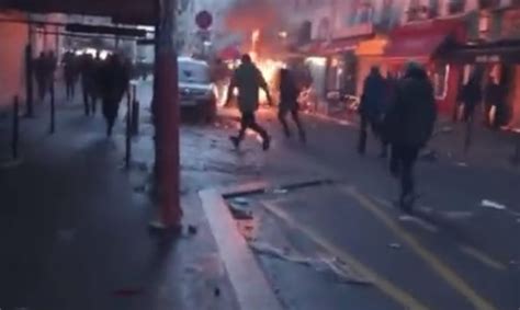 Хаос на улиците на Париз по пукањето жесток судир меѓу Курди и полицијата Civilmedia