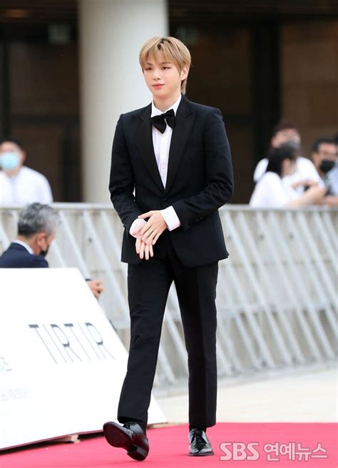 E포토 강다니엘 오늘은 배우로 레드카펫 밟아요 네이트 연예