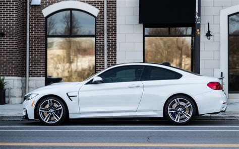 배경 화면 흰색 Bmw의 자동차 측면보기 거리 집 3840x2160 Uhd 4k 그림 이미지