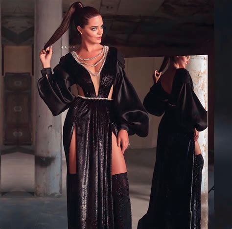 Pin By Elena Garcia On Tfg Personajes Turkish Fashion Fashion