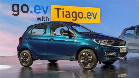 Tata Tiago Ev की शानदार कार मॉडर्न लुक और अपडेटेड फीचर्स के साथ आ रही