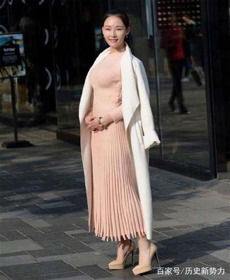 街拍还没见过上街买菜的少妇有这么性感的我只服图四 女人吧