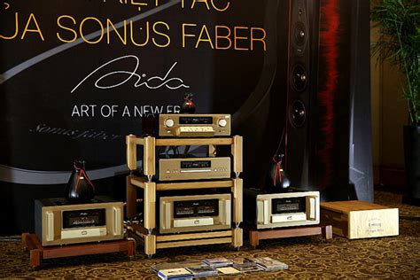 Dòng sản phẩm pre ampli Accuphase nhỏ gọn hiện đại