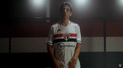 Confira a letra do Rap cantado por Fábio Brazza em lançamento da camisa nova do São Paulo
