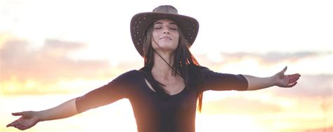 5 Benefits Of Practicing Yoga At Night Green Apple Active