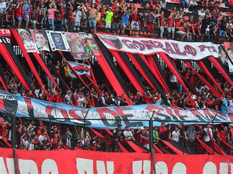 Violento enfrentamiento entre barras de Colón de Santa Fe hay un