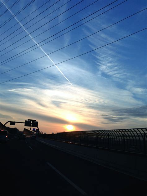 夕陽と飛行機雲 Windows Celestial Sunset Landscape Body Photography