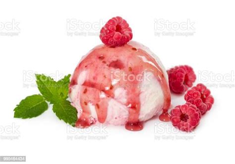 신선한 나무 딸기 민트와 흰색 절연 라즈베리 시럽 라스베리 아이스크림의 국자 가까운에 대한 스톡 사진 및 기타 이미지 가까운 과일 구 Istock
