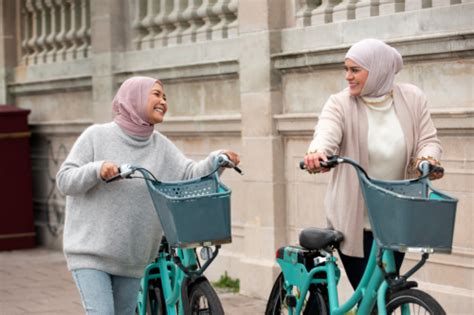 8 Contoh Perilaku Al Khabir Dalam Kehidupan Sehari Hari Dan Di Sekolah