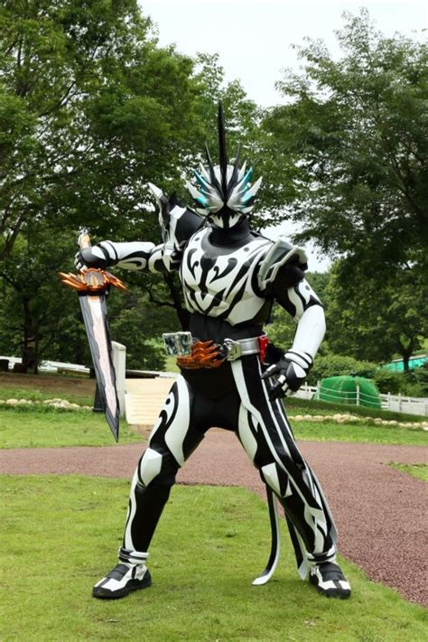 【仮面ライダーセイバー】vシネクスト『仮面ライダーセイバー 深罪の三重奏』のエスパーダ＆ファルシオンの新フォームが公開！