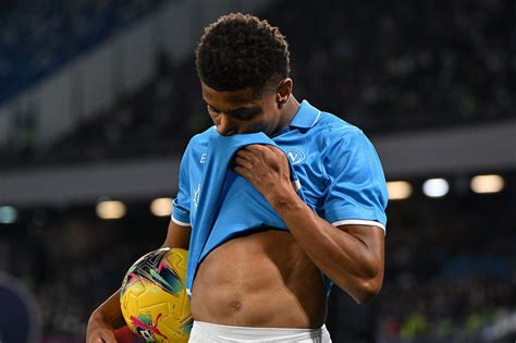 Infortunio Per David Neres Il Napoli Perde Il Brasiliano Per Almeno Un