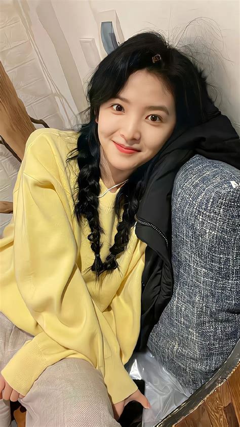 明星清新甜美章若楠 头像壁纸