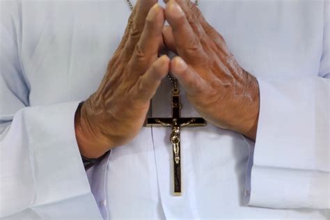 Info Rtl Un Prêtre Mis En Examen Et Incarcéré Pour Viol Sur Mineur De